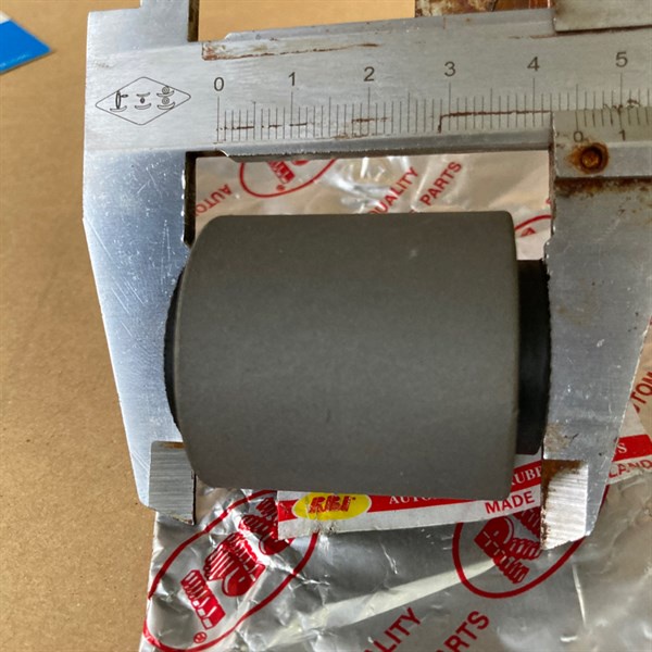 Cao su sin lốc thanh giằng sau Fortuner 2010, Innova 48740-0K030 (Cái ...