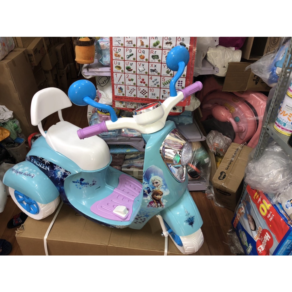 Xe Máy Điện Bé Gái VESPA Công Chúa Elsa Và Mèo Hello Kitty QM-168 cho ...