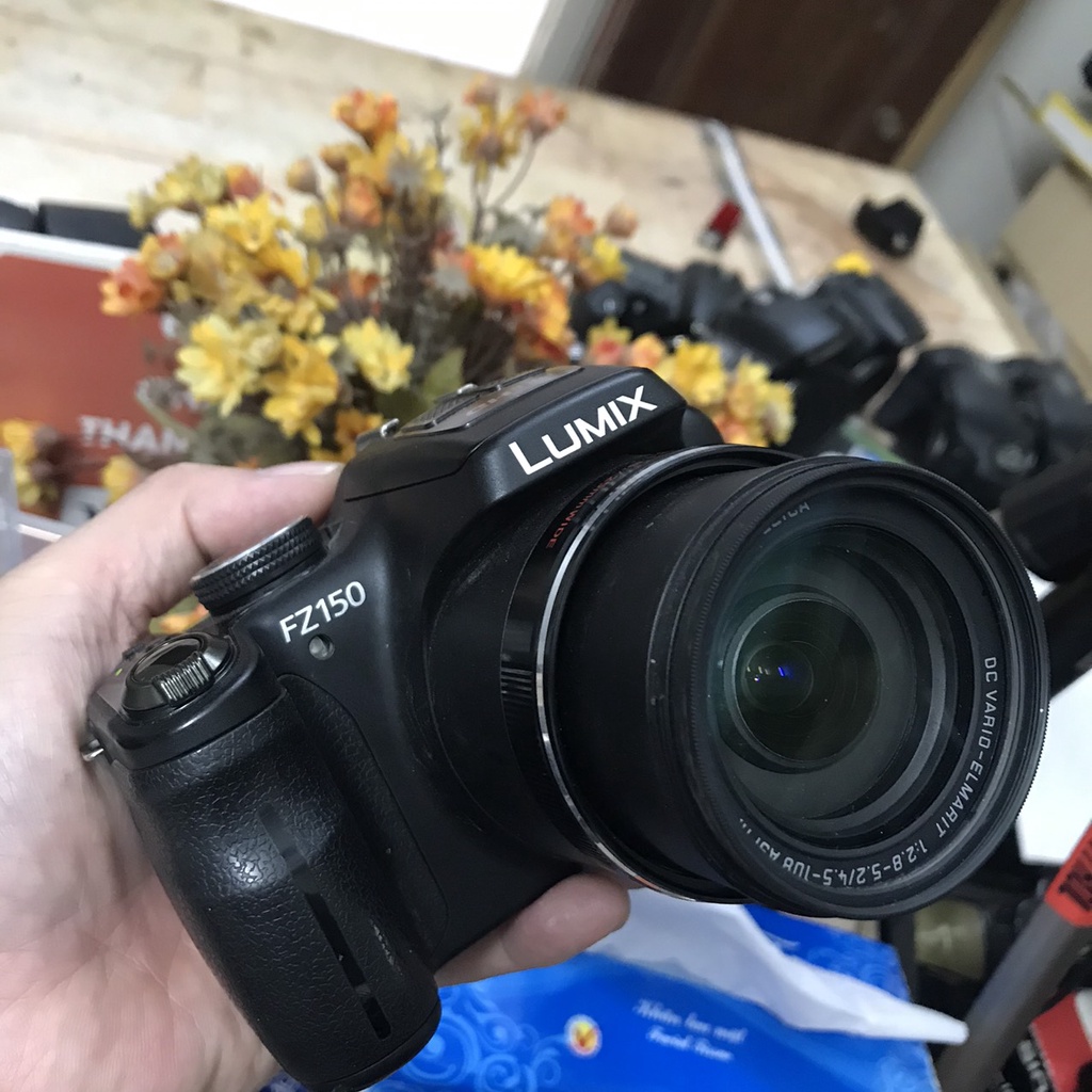 Máy ảnh Panasonic Lumix FZ150 màn hình xoay lật | Shopee Việt Nam