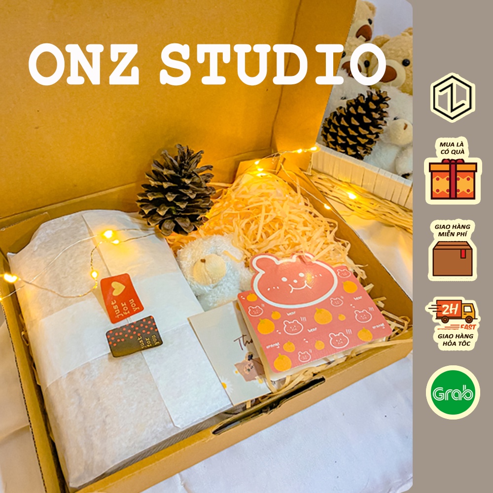 Hộp quà Gift box kèm thiệp đựng Khăn quàng cổ x mũ len x vớ tất ONZ Studio | Shopee Việt Nam