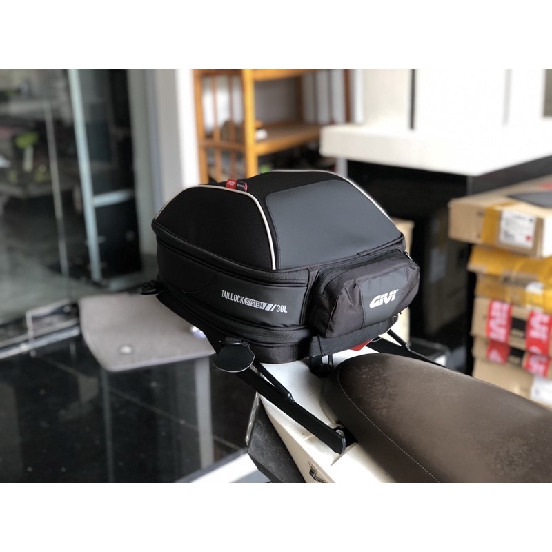 Túi Gắn Sau Yên Givi TLB30 (30 Lít) - Ngàm Khóa Nhanh Tanklock Tiện Lợi, Chống Nước | Shopee ...