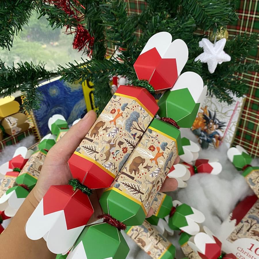 Pháo giấy giáng sinh cracker bên trong có sẵn quà tặng noel bất ngờ, ý ...