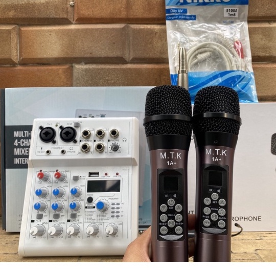 [HCM Hỏa Tốc] Combo Micro không dây MTK 1A+ và Mixer thu âm livestream karaoke E4. Tặng kèm đủ ...