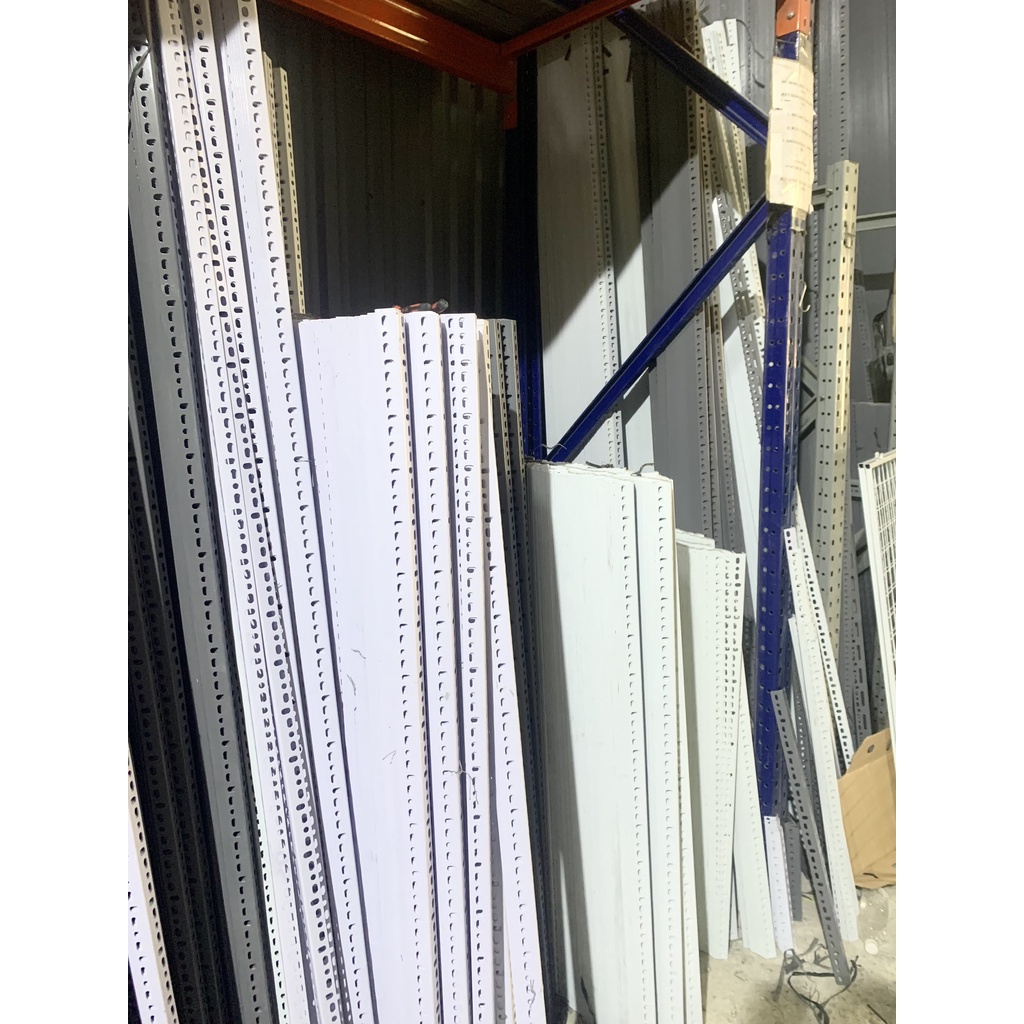 Thanh sắt v lỗ đa năng lắp ghép giá kệ dài dưới 1m, v3x3 hoặc 3x5 nhiều chiều dài lựa chọn ...