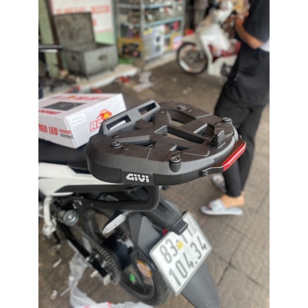 Cảng Sau Givi HGS Có Led Winner X Real | Shopee Việt Nam