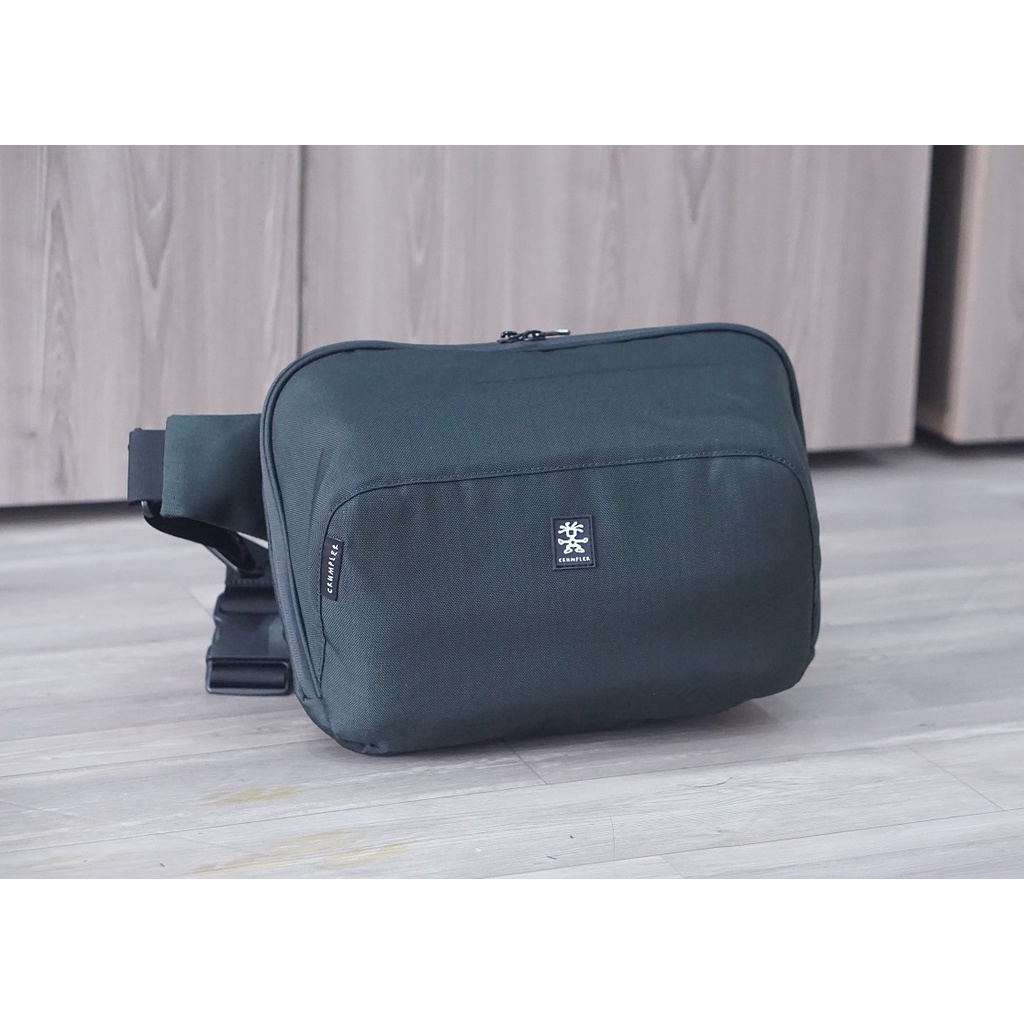 Balo ,túi máy ảnh Crumpler Quick Escape Sling M. | Shopee Việt Nam