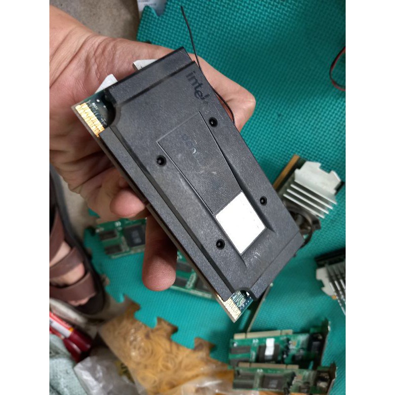 CpU cổ Intel pentium 3. card vga cổng pci . nhôm cho máy cổ 589nhattao ...