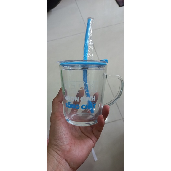 LY THỦY TINH CÓ NẮP KÍN CHỐNG TRÀO (QUÀ TẶNG PEPSI, FANTA) | Shopee ...