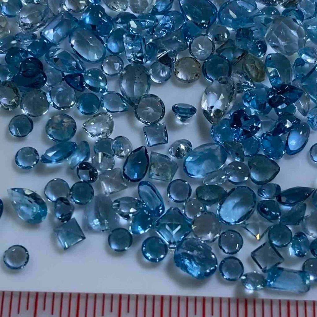 00831-MỘT VIÊN TOPAZ XANH (THIÊN NHIÊN) không phát đỏ Duới tia UV size ...