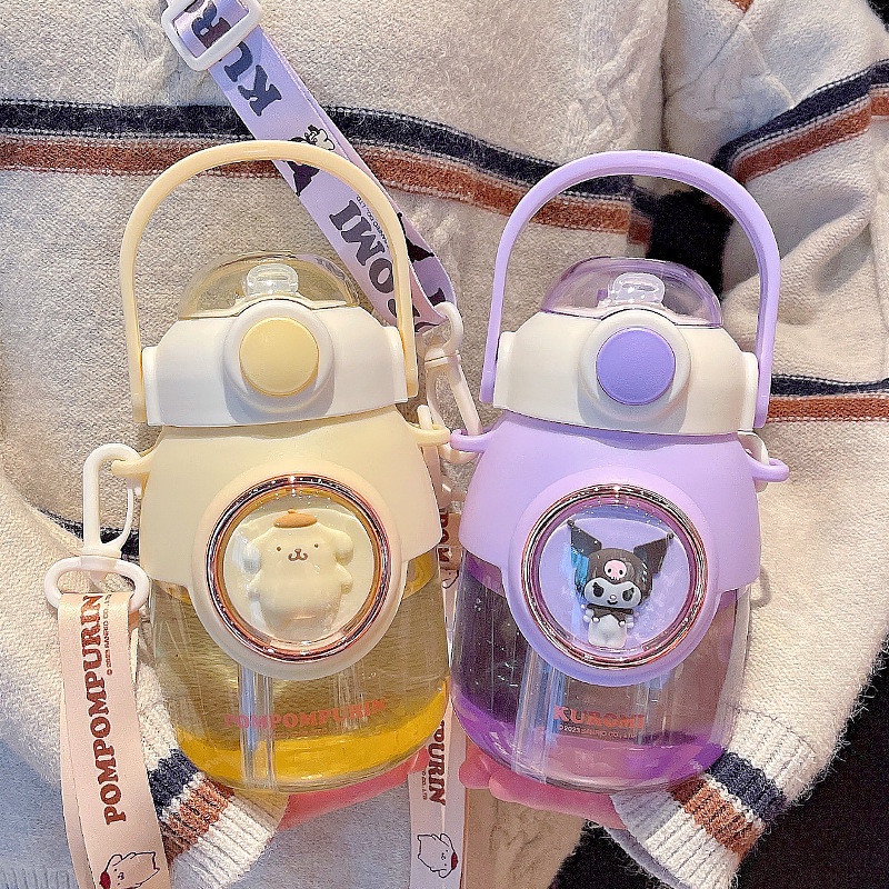 Bình nước tritan 820ml họa tiết sanrio dễ thương, bình nước cho bé gái đi học kèm ống hút và dây ...