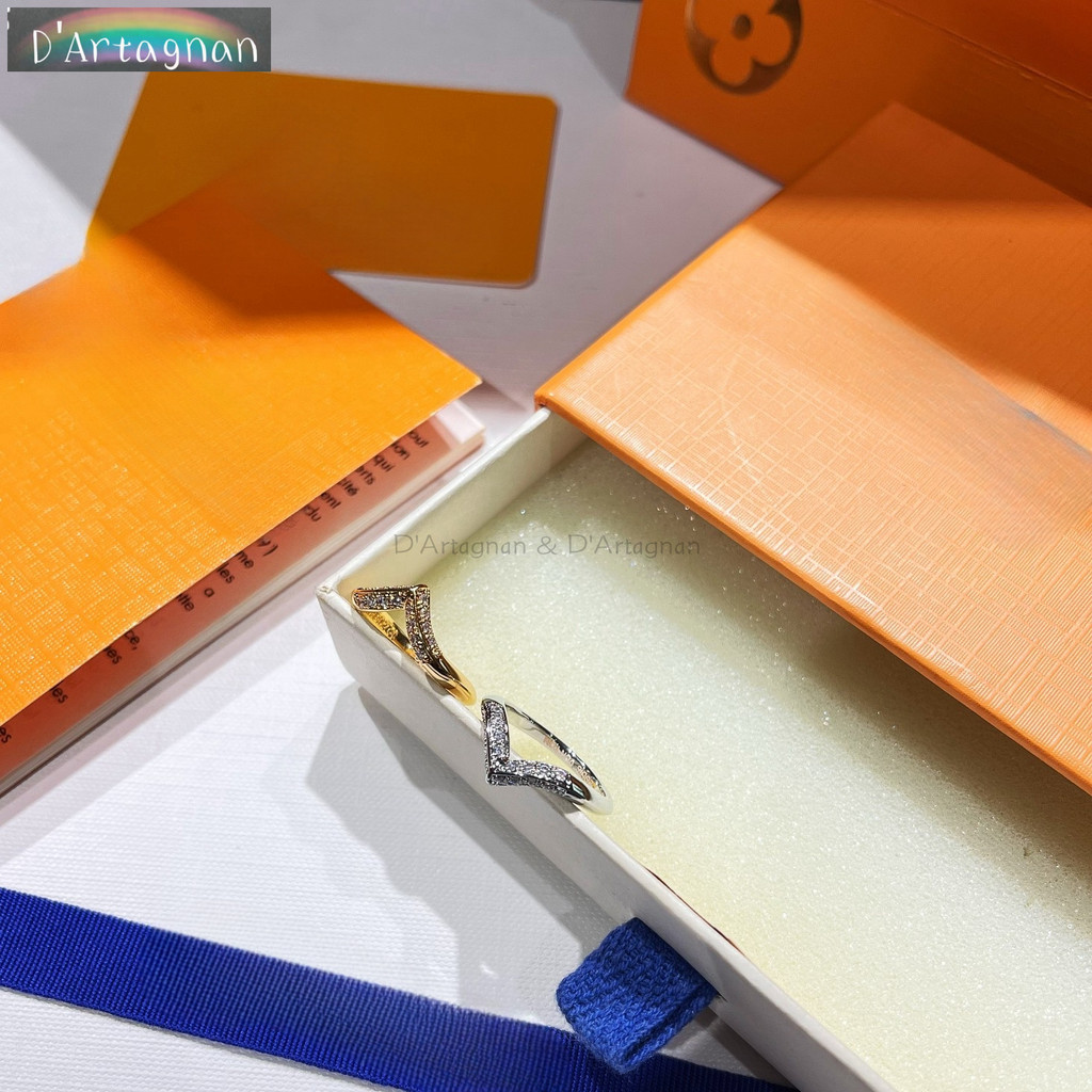{Boutique} Nhẫn kim loại Monogram Dây tam giác dát kim cương Vàng bạc ...