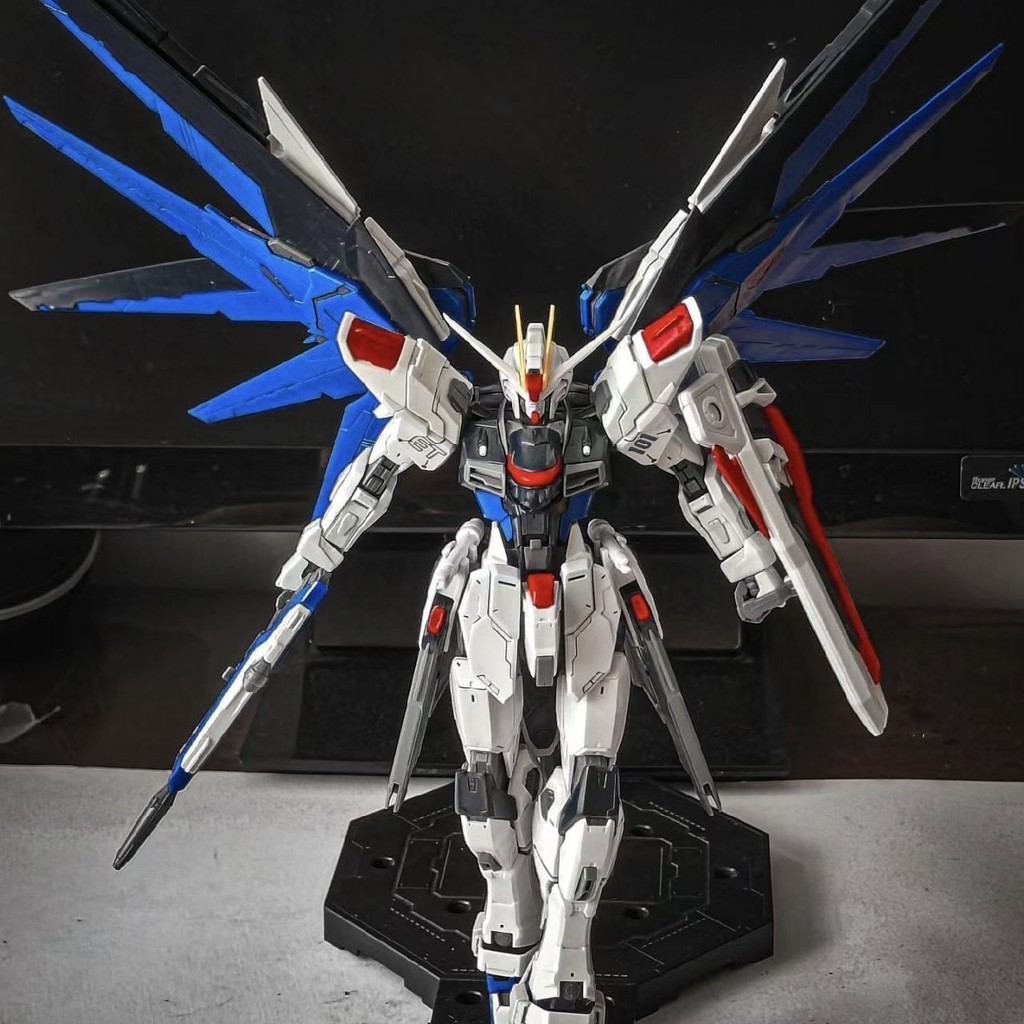 Bộ mô hình Gundam HG Sakura Strike Freedom Destiny Red Heretic Unicorn ...