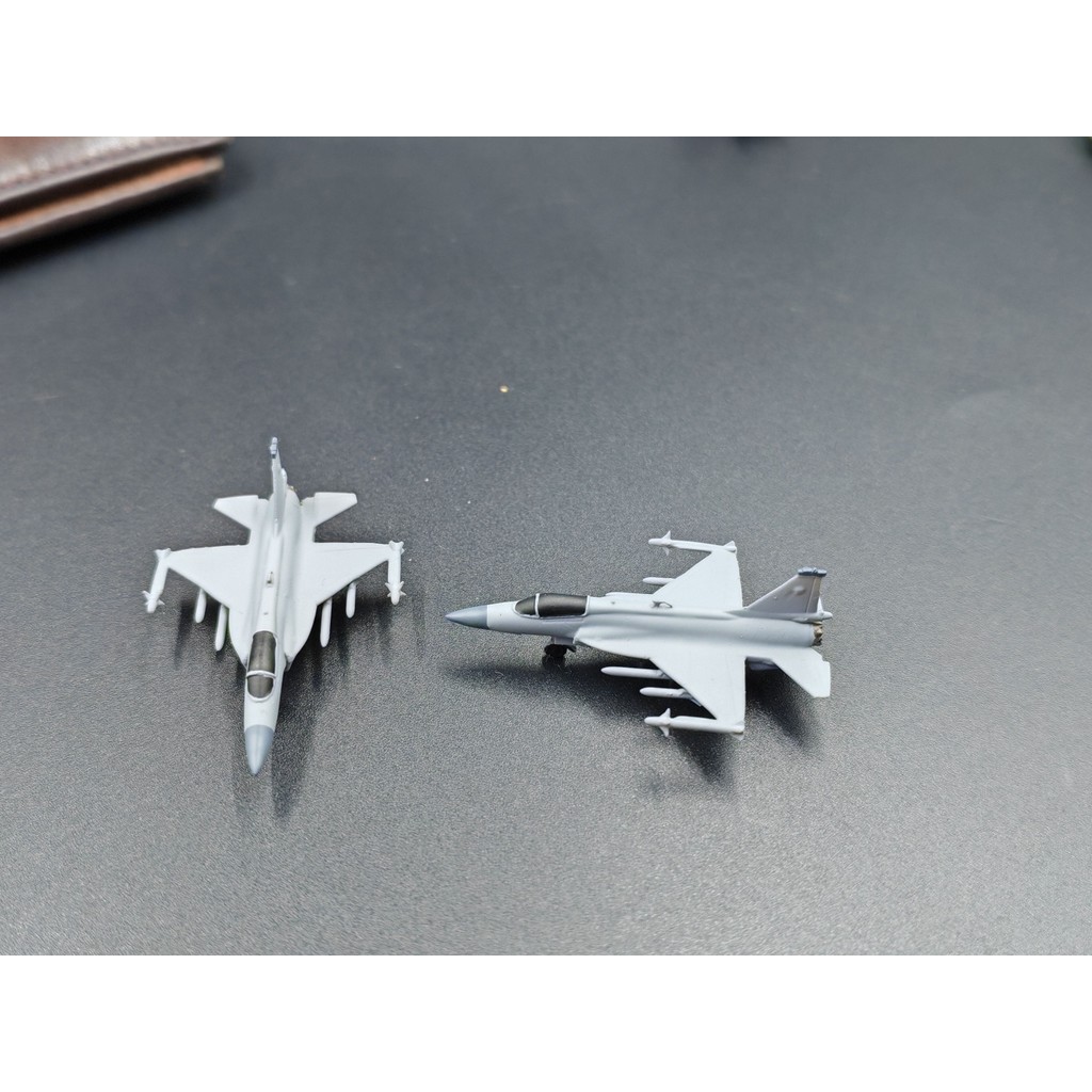 Hàng sẵn có Trung Quốc FC1 Owl Fighter Airplane Model 1 / 350 Tỉ lệ 2 ...