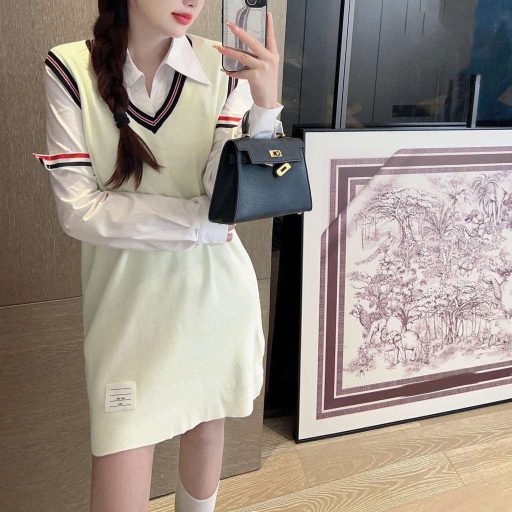 QLUA Thom Browne College Style v Collar Contrast Color Edge Ice Linen Knitted Sleeveless Vest ...