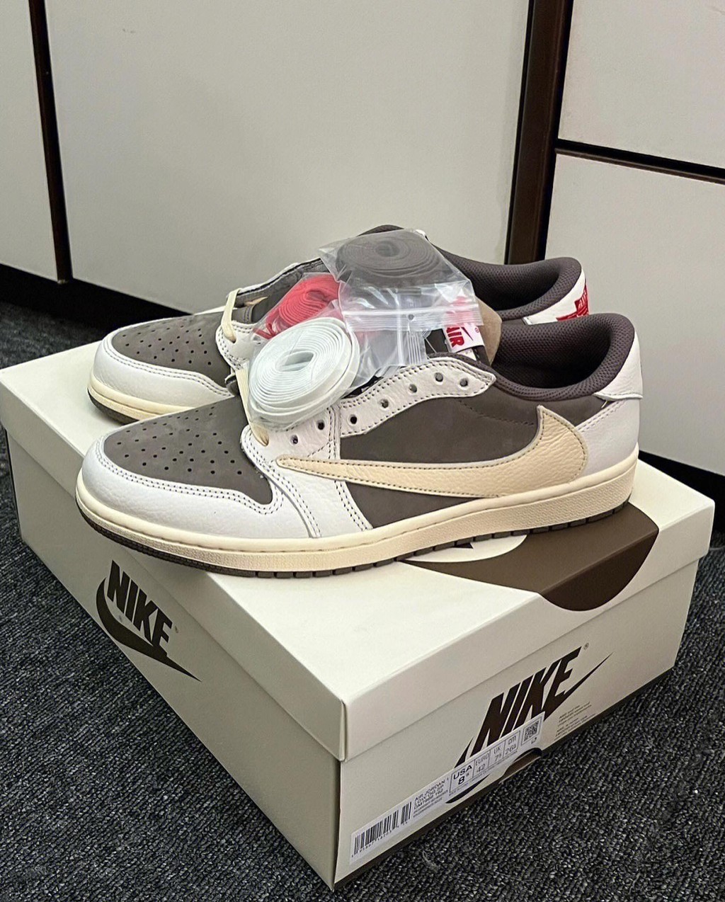Giày Thể Thao Travis Scott x JD1 Low Reverse Mocha Màu Nâu Trắng Cổ ...