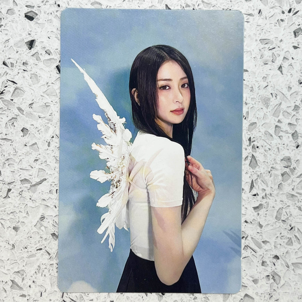Hộp Album Ảnh Nhóm Nhạc Le Sserafim 1st Studio | Shopee Việt Nam