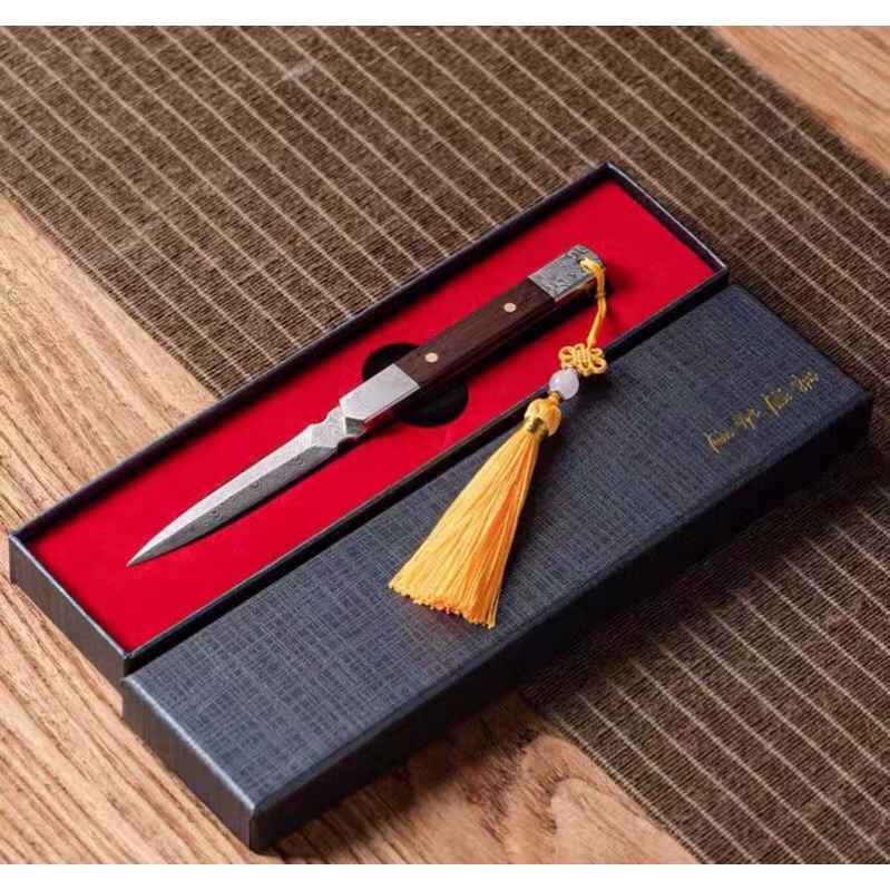 Kim trà tách Bánh Trà Phổ Nhĩ được ốp gỗ Đàn Hương Đen đóng Đinh tán ...