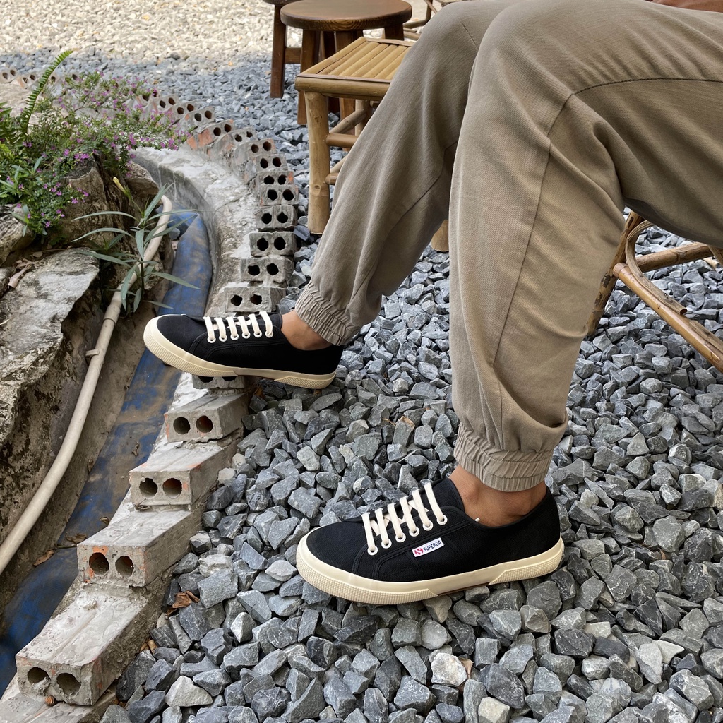 [Chính hãng] Giày Đen Basic Unisex Siêu Đơn Giản Cho Người Hướng Nội ...