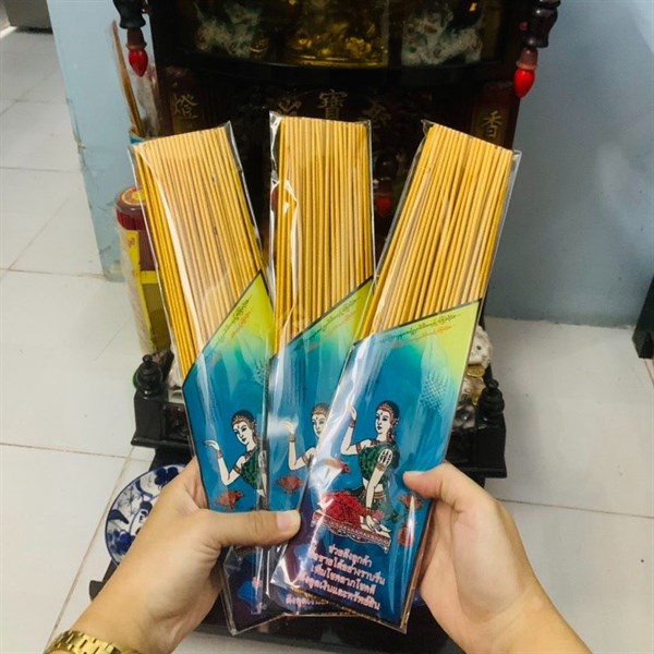 [ NHANG ÍT KHÓI, CONG, KHÔNG RƠI TÀN ] Bó x (79 cây) Nhang Thần Tài thu ...