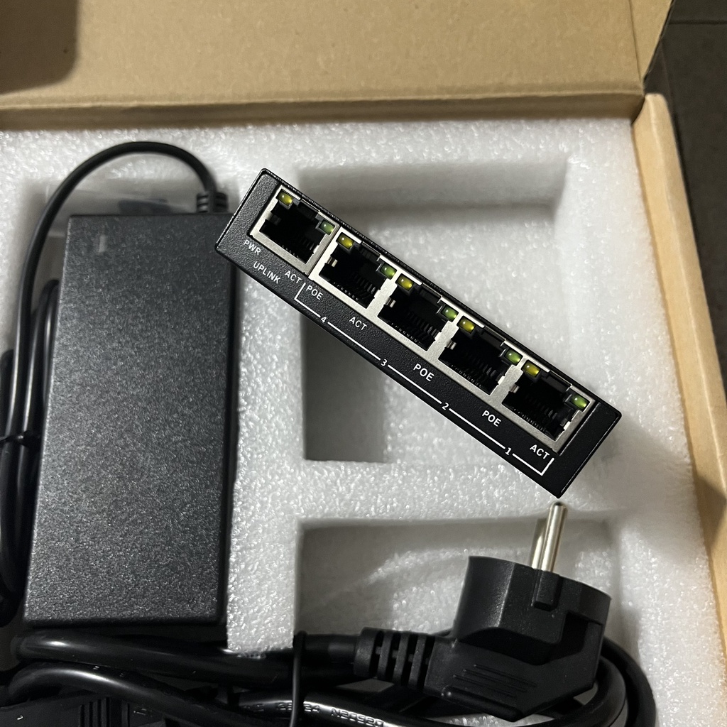 Switch POE 5 cổng gigabit chuẩn AF/AT Gcom S1500-05P 65W fullbox mới ...