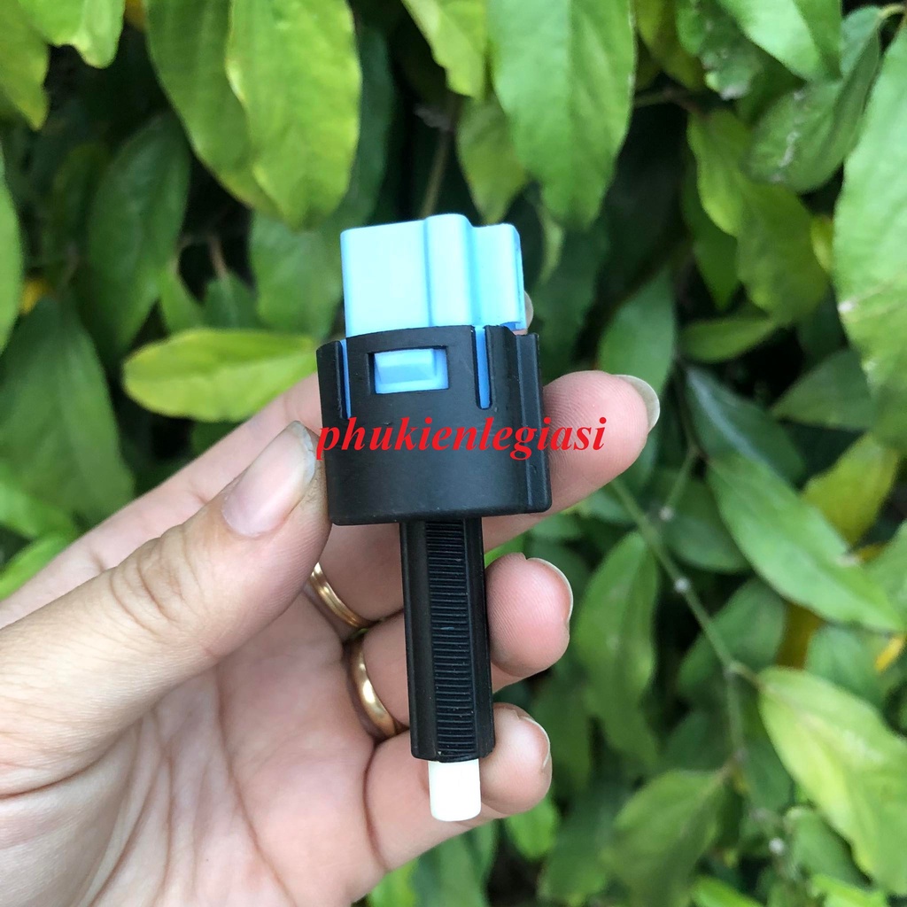 Công Tắc Đèn Chân Phanh Mitsubishi 4 Cổng 8614A183 | Shopee Việt Nam