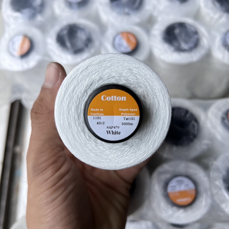 Chỉ may công nghiệp trắng, đen 40/2 hàng công ty 5000m/cuộn. | Shopee ...