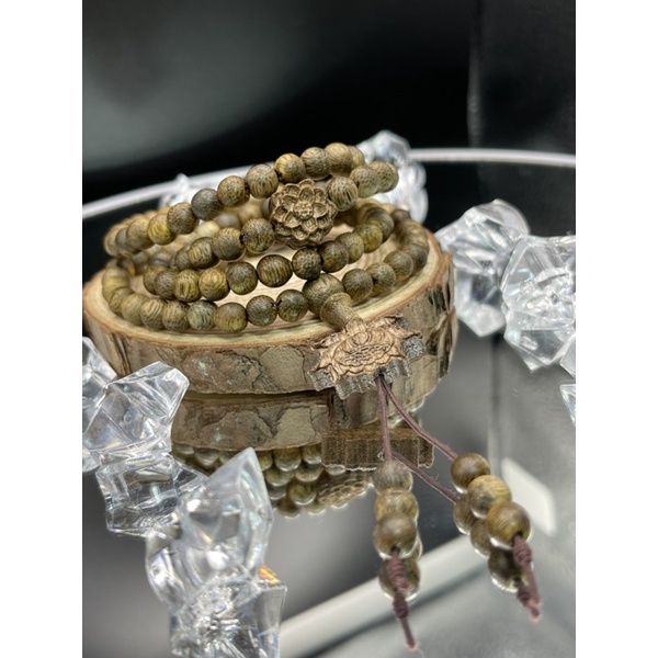 Vòng tay trầm hương 108 hạt mix 2 charm sen | Shopee Việt Nam