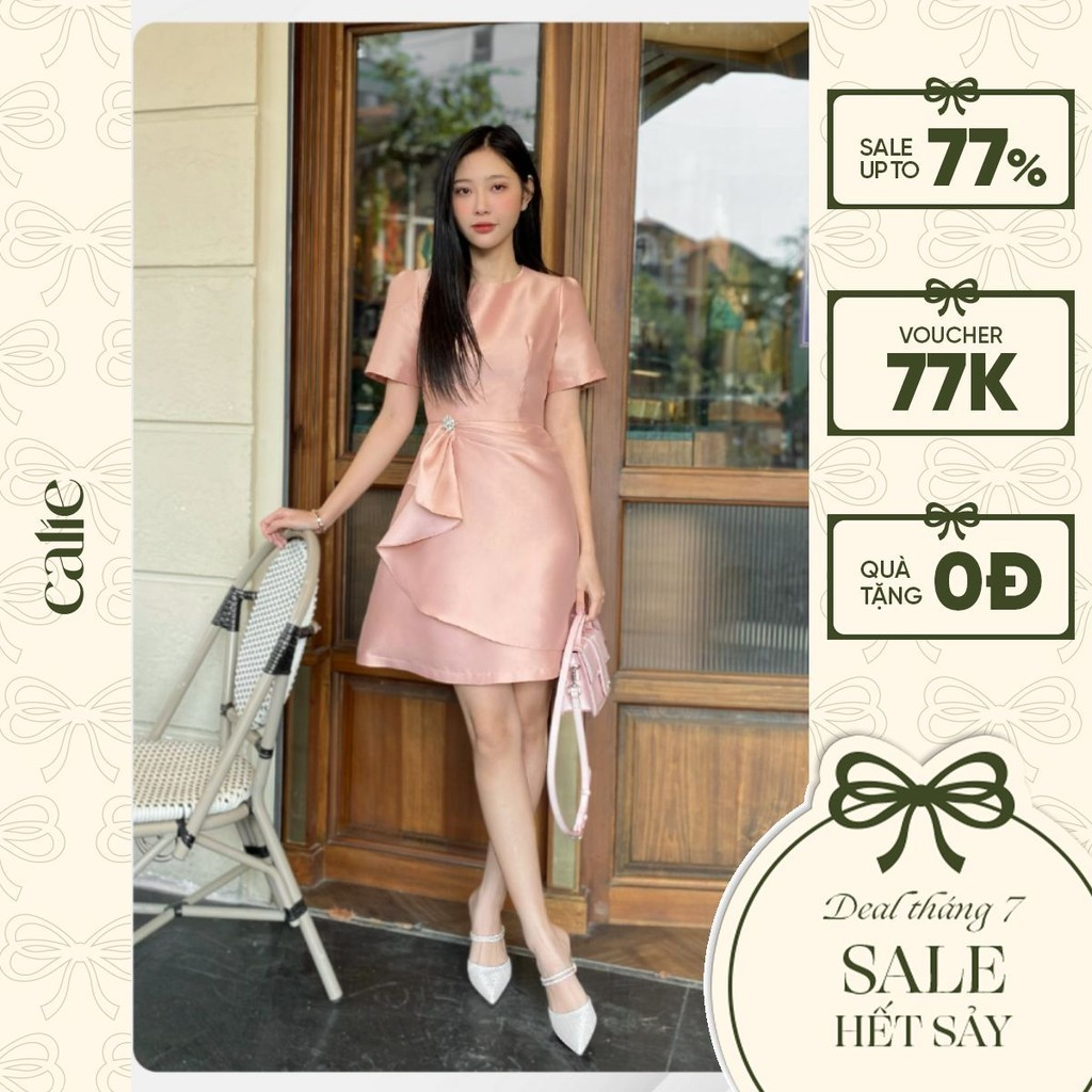 Váy nữ dáng A xếp ly lệch kèm cài nơ đá cách điệu sang trọng, chất liệu ...