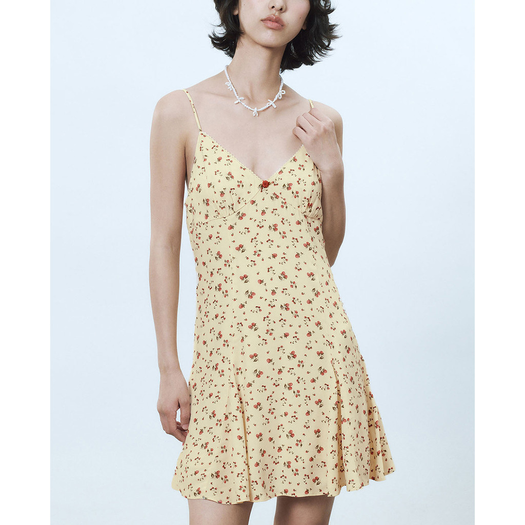 URBAN REVIVO - Đầm hai dây mini cổ V Floral UYL750022-YD8 | Shopee Việt Nam
