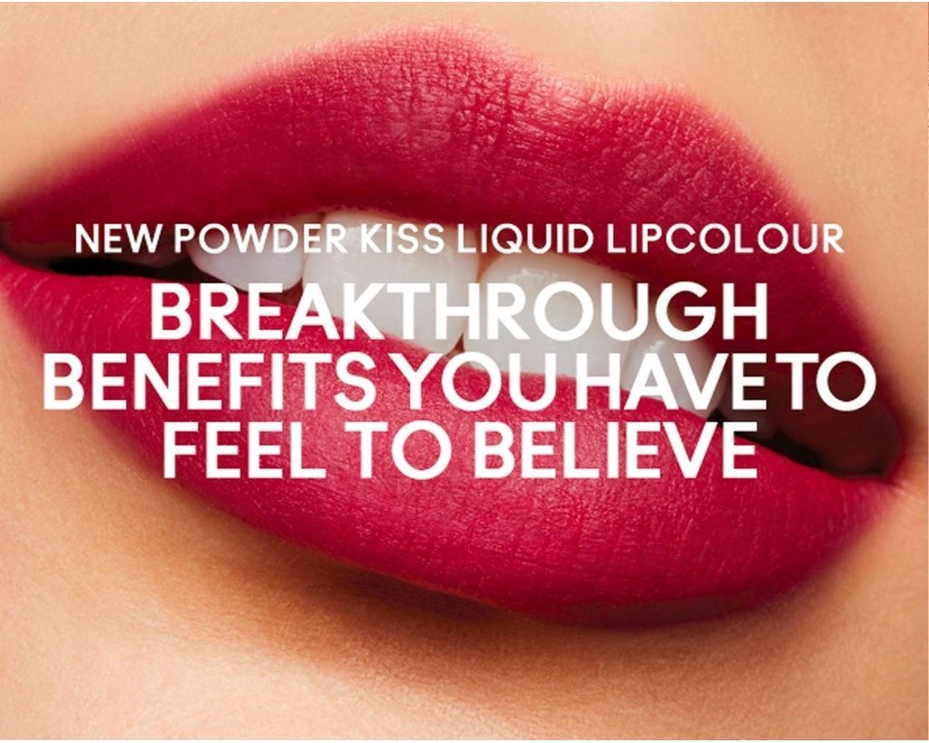 Son kem MAC Powder Kiss Liquid Lipcolour cho hiệu ứng màu mịn màng, làm ...