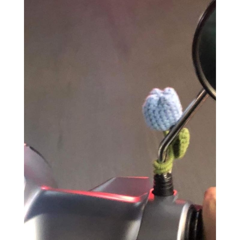 Bông hoa handmade bằng len gắn xe, trang trí kính hậu dễ thương ...