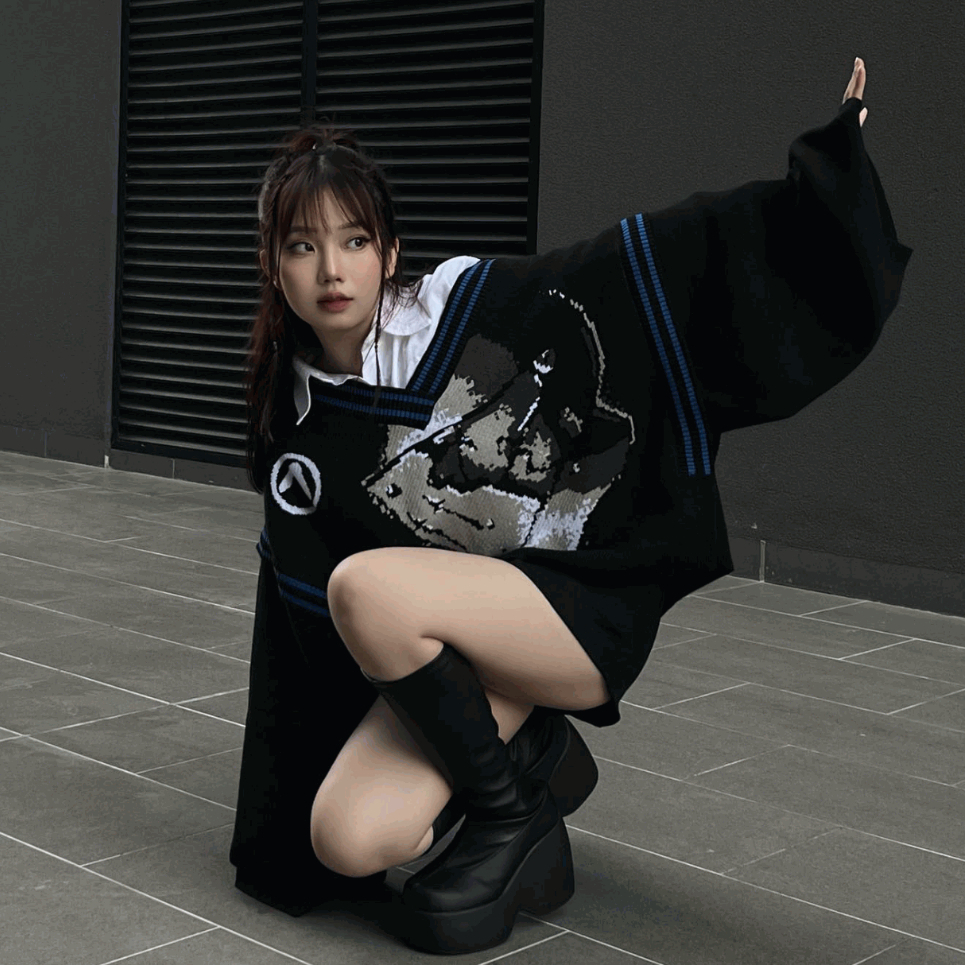 " ÁO LEN ĐAN HỌA TIẾT HIỆP SĨ - “ FENG HELMET KNIT " | Shopee Việt Nam