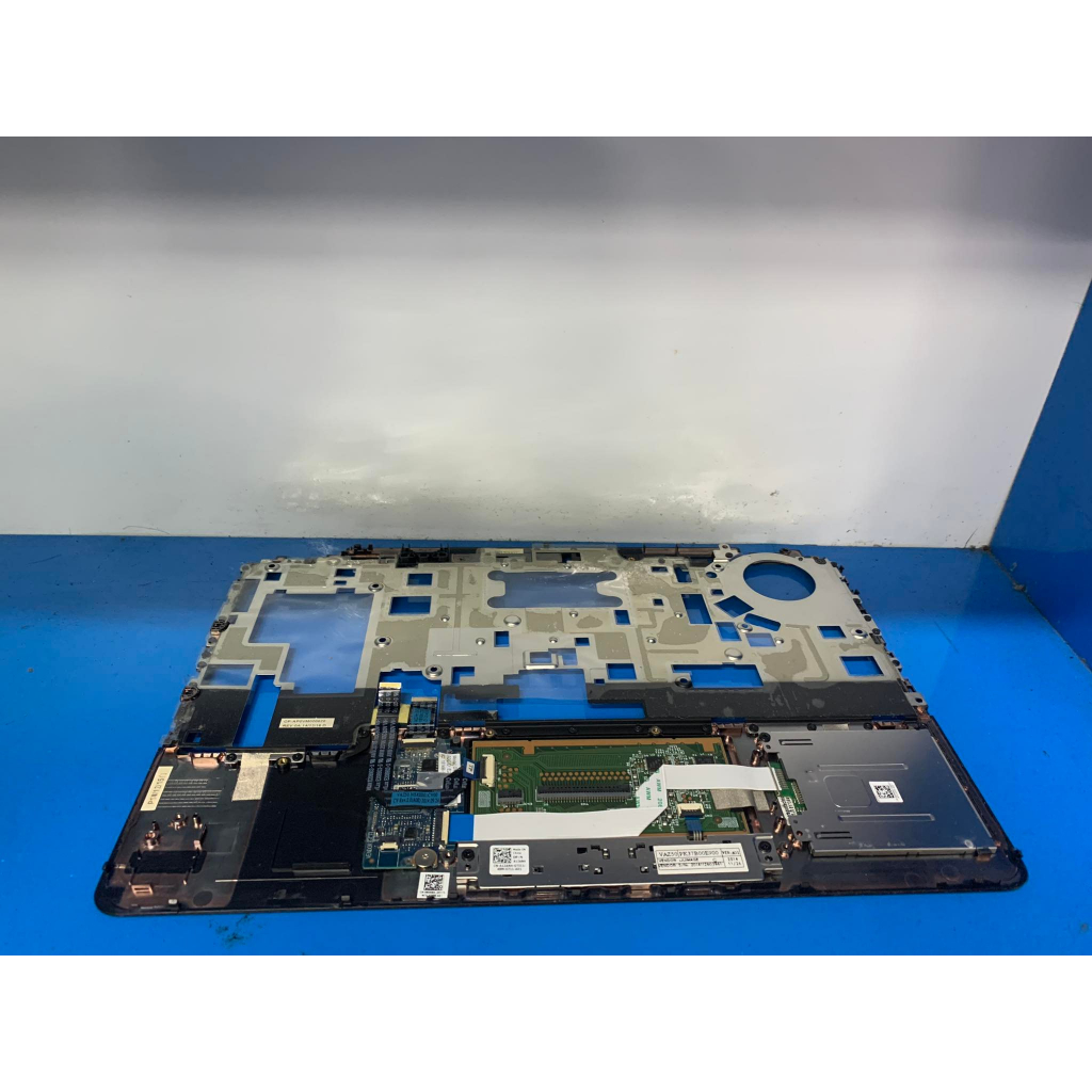 Vỏ mặt c dành cho laptop dell latitude e7240 ( gồm cả chuột dùng ok ...