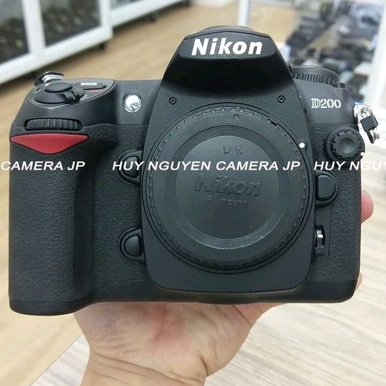Máy Ảnh Nikon D200 ĐẸP 99%, CẢM BIẾN CCD CHO RA MÀU ẢNH Vinatge giống Film . Ống kính 35 70 AF ...