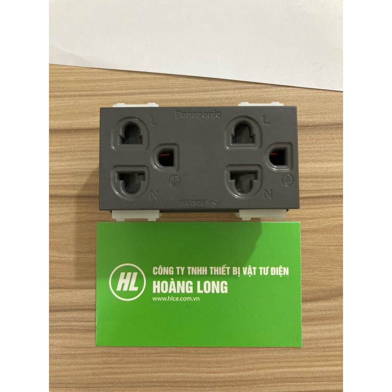 Panasonic- Ổ cắm đơn WIDE màu Đen ánh kim xám Panasonic WEV1081H, Mặt ...