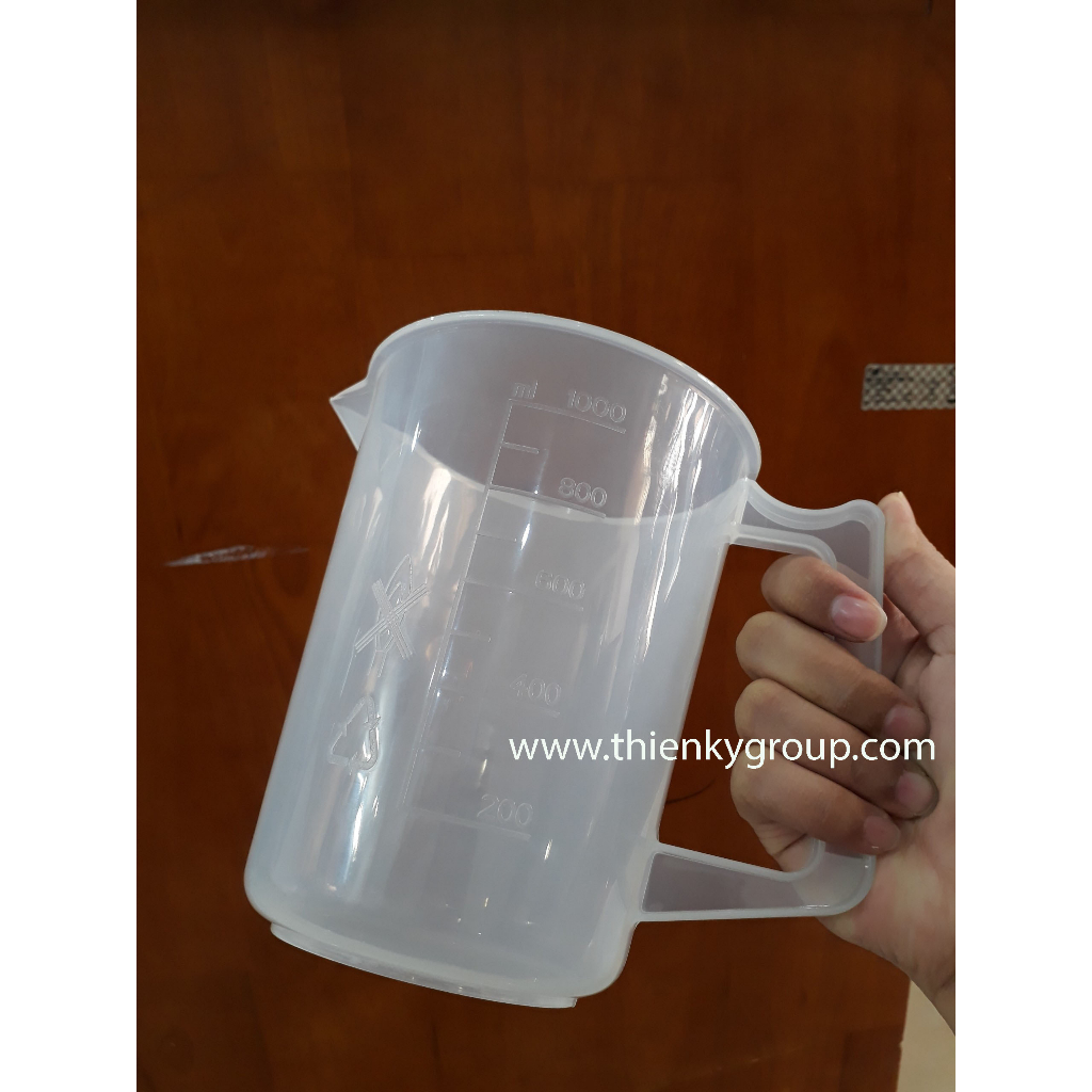 Cốc nhựa có quai, vạch nổi trắng, PP chịu nhiệt 135oC ONELAB 1000ml | Shopee Việt Nam
