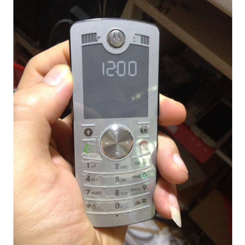 Xác MOTOROLA F3c ngoại hình còn được, màn đẹp, sjm sóng tốt, phím ăn ...