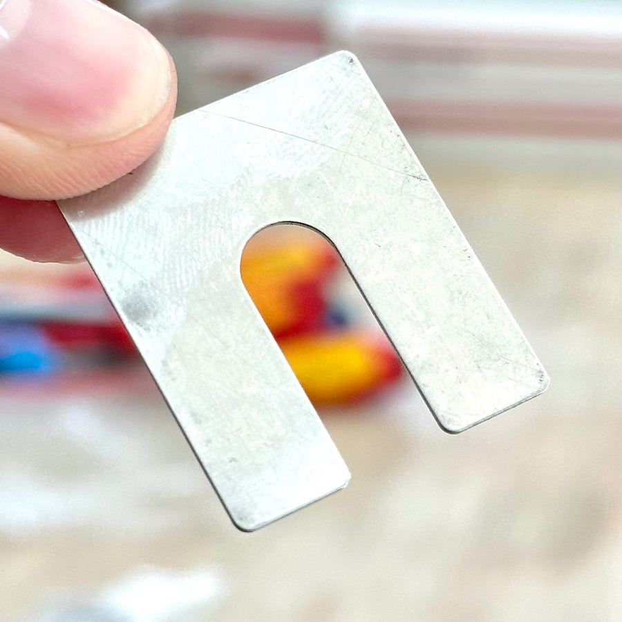 Miếng chêm shim mini, độ dày 0.70mm, size bulong M8, Betex B035070Mv ...