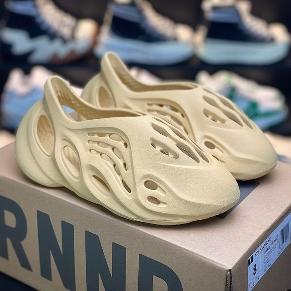 GIÀY YEEZY FOAM RUNNER RNNR 2023 | Shopee Việt Nam