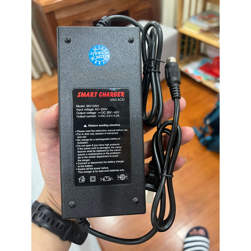 sạc xe đạp điện 36v chân tròn 1 kim loại tốt /// | Shopee Việt Nam