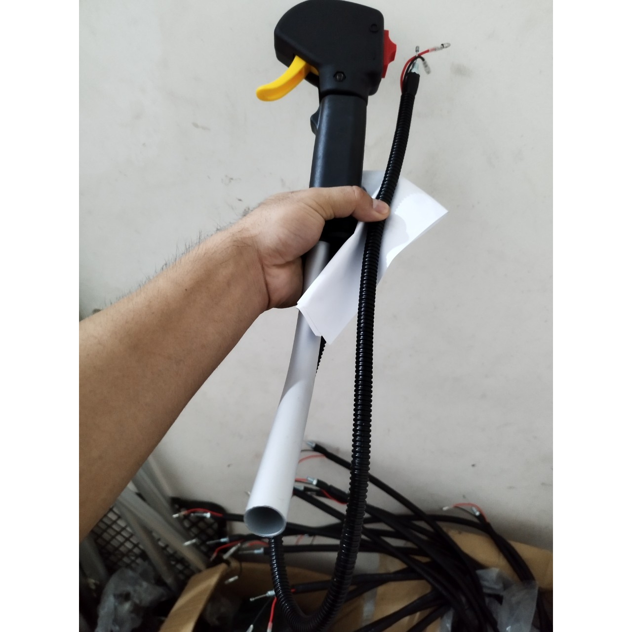 Tay Ga bóp Mỏ Vịt Bên Phải Có Công Tắc Dùng Cho Máy Cắt Cỏ 260/ 330/ TU34/ TL52/ GX25/ GX35 Loại ...