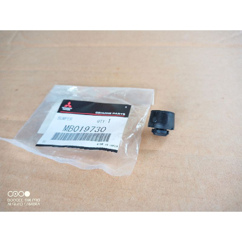 Cao su chặn cửa vị trí 67906B 68215B (Cushion) Pajero V31 V32 V33 V43 ...