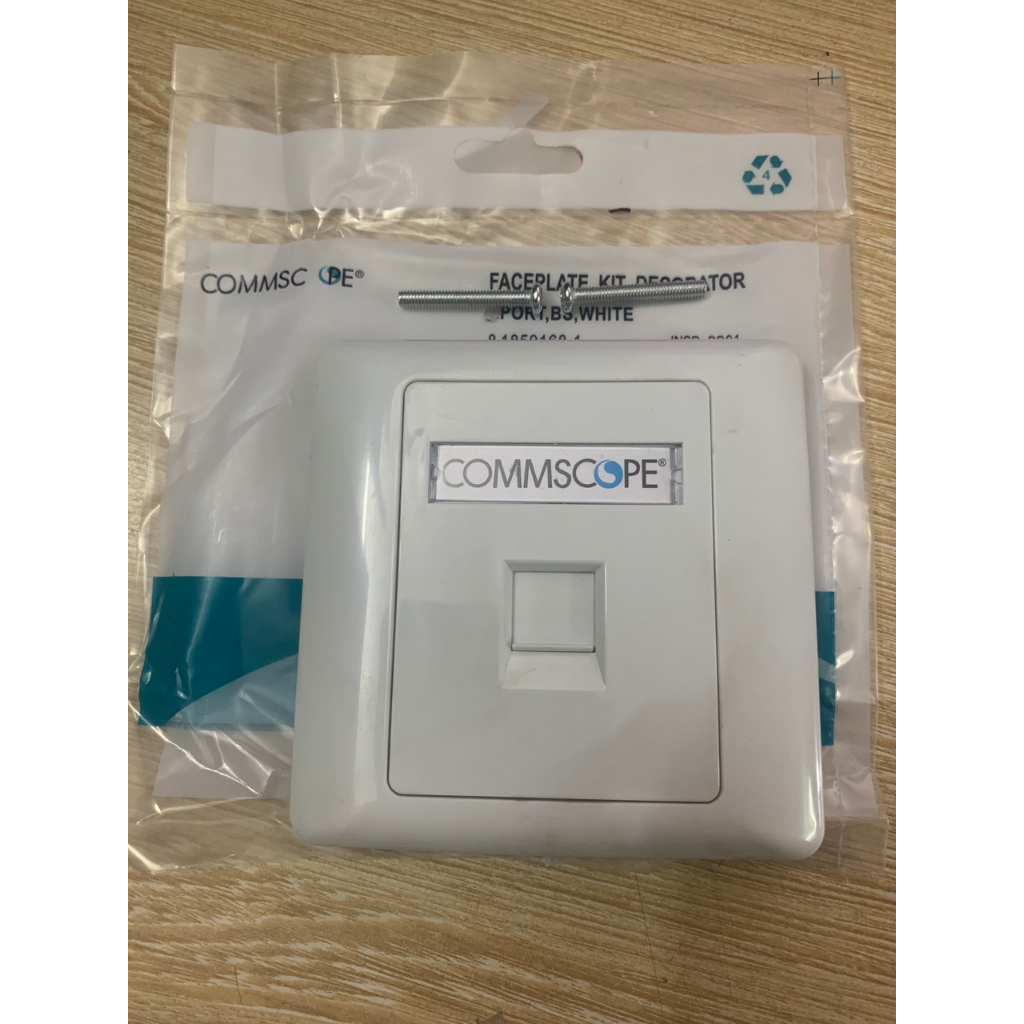 Mặt nạ hình vuông wallplate 1 cổng Faceplate Kit COMMSCOPE mã 760245388 ...