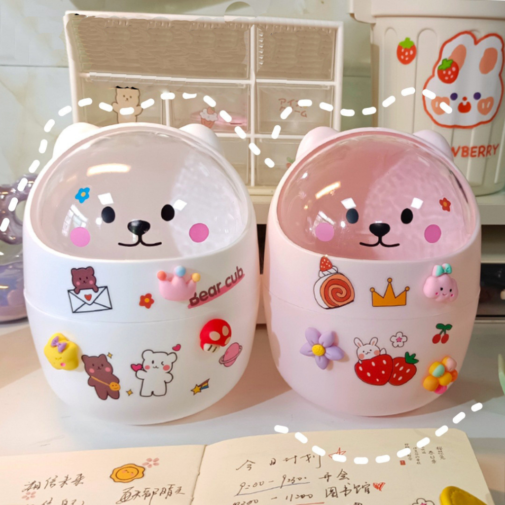 THÙNG RÁC MINI ĐỂ BÀN CÓ NẮP ĐẬY HOẠ TIẾT HOẠT HÌNH DỄ THƯƠNG -ỐNG CẮM ...