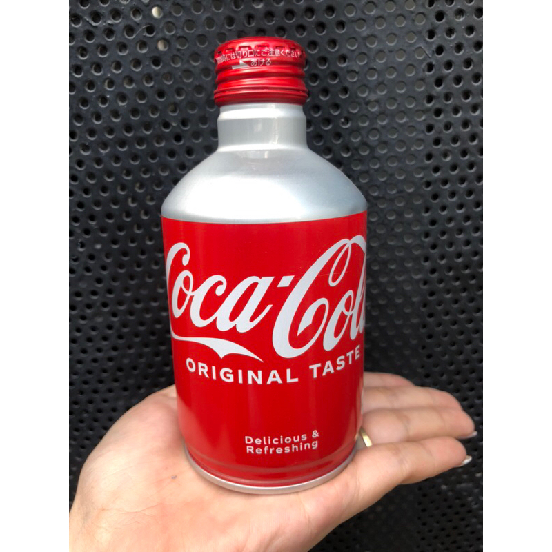 Thùng 24 chai Coca Cola Nhật Bản Nắp Vặn 300ml | Shopee Việt Nam
