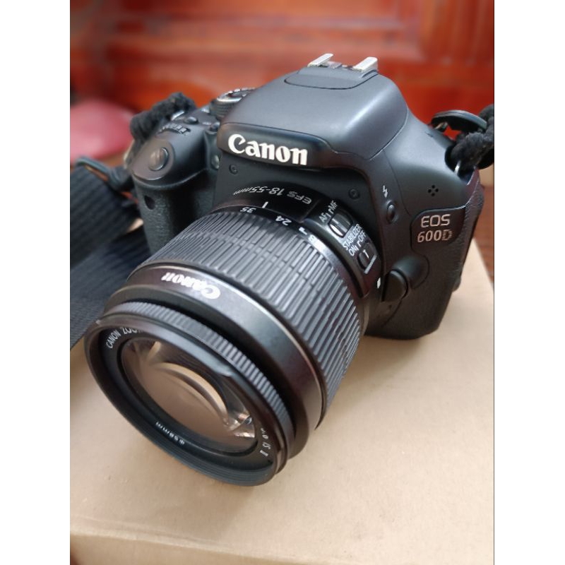 Máy ảnh canon 600d kèm kit 18.55 is ii tặng kèm pin sạc thẻ nhớ dây nắp ...