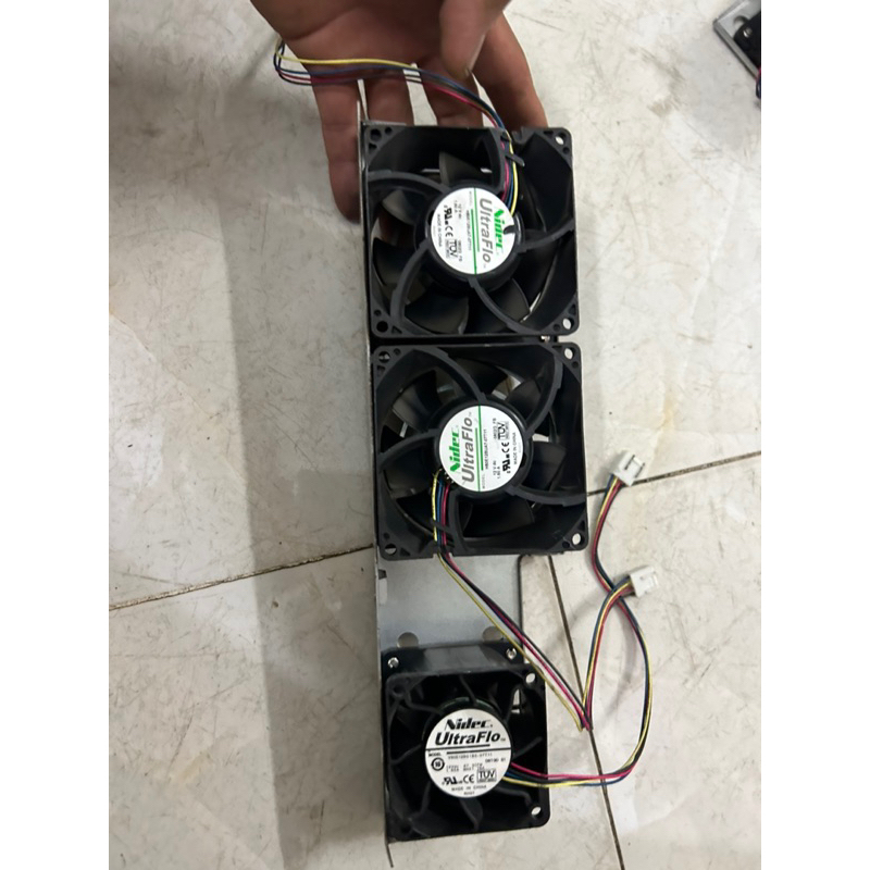 Cây quạt máy chủ gồm 3 cái nidec ultraflo 1.6A max 1.75A xịn sò ...
