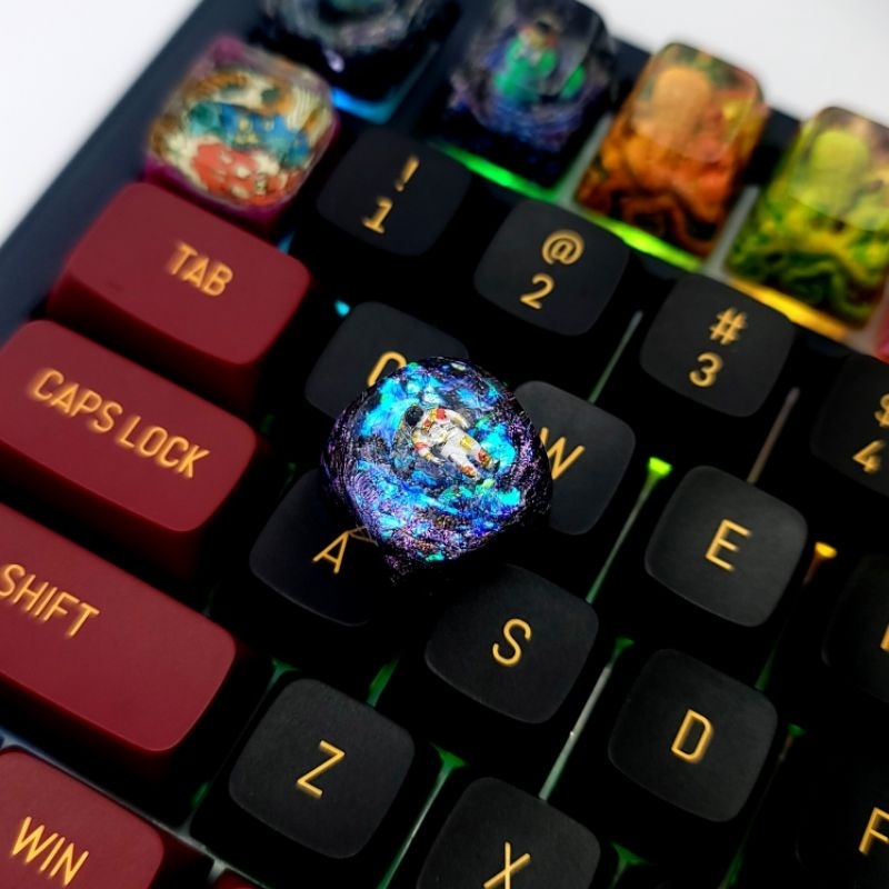 Keycap Artisan Resin Phi Hành Gia Lạc Trôi cho bàn phím cơ độc lạ ...