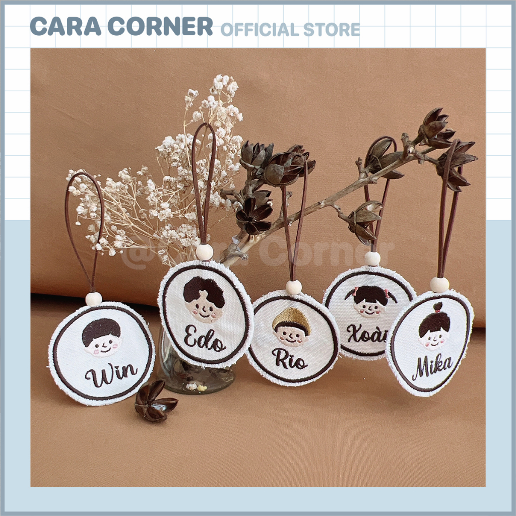 NAME TAG TREO CẶP THÊU HÌNH CHIBI, TÊN BÉ / THẺ THÊU TÊN TRÁNH THẤT LẠC ...