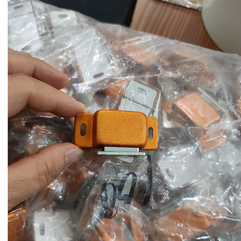 Nam châm hít cửa MGCE1 màu vàng, nam châm hít cửa tủ | Shopee Việt Nam